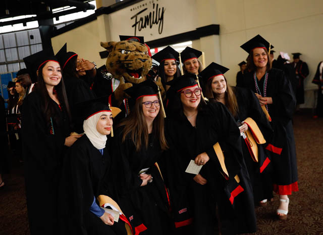 UHV graduates celebrate degrees with family at commencement ceremony ...