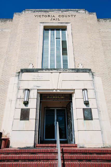 Commissioners set on demolishing old jail, others want it preserved ...