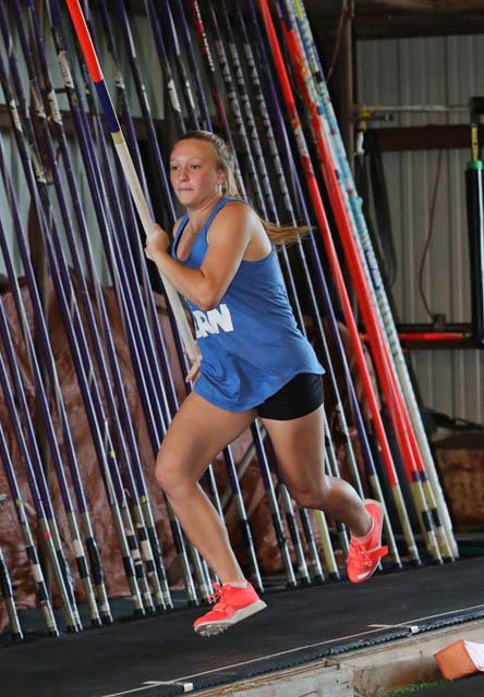 Industrial pole vaulters join forces at state meet | The Victoria Advocate