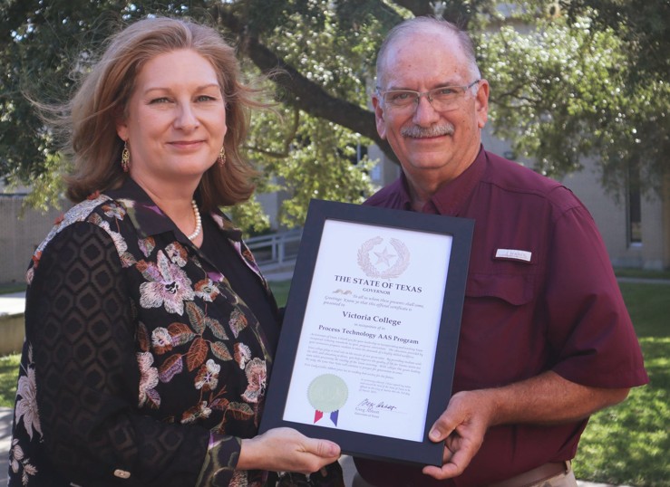 Gov. Abbott recognizes VC technology program | The Victoria Advocate