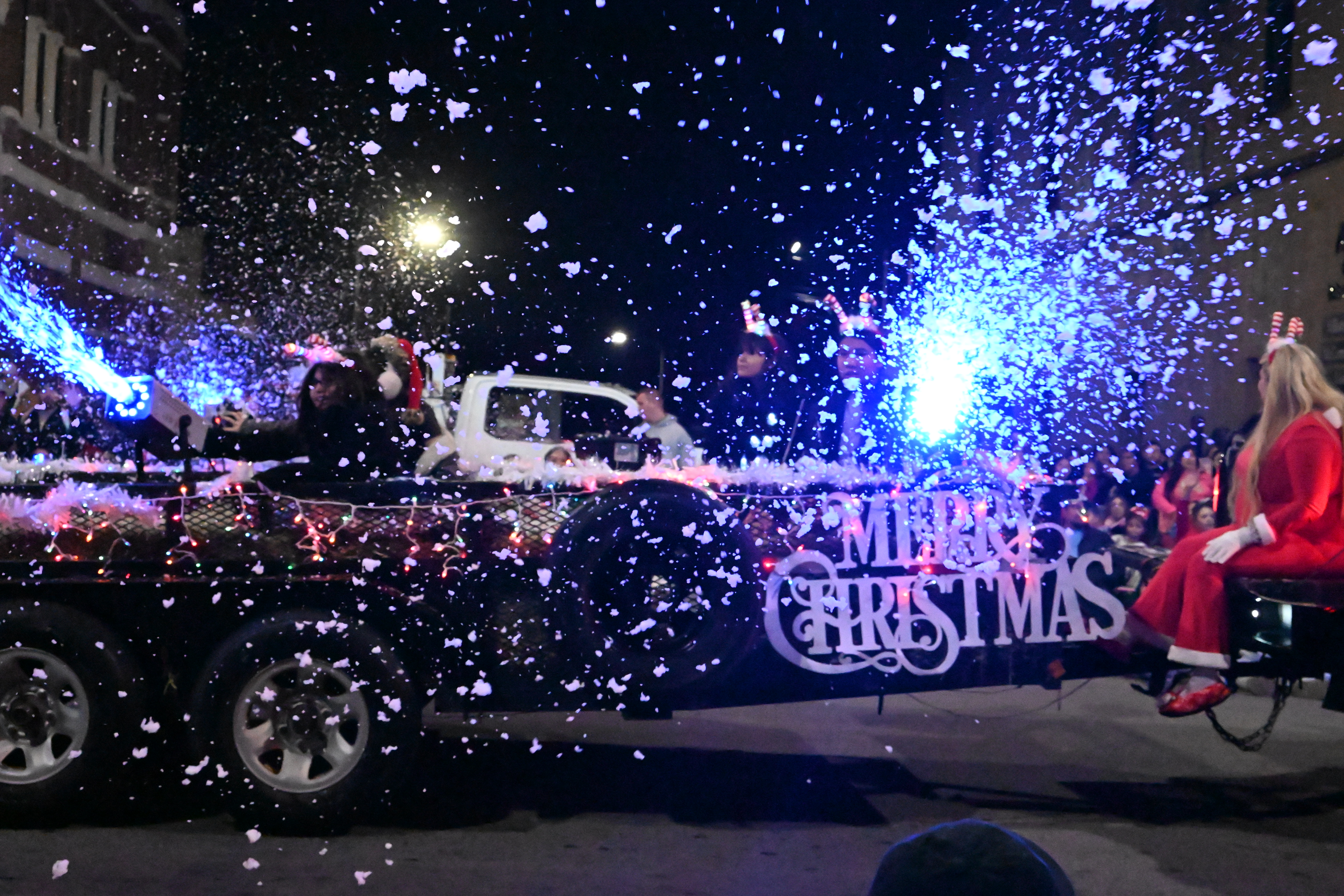 Victoria kicks off Holidays with Lighted Christmas Parade | The ...